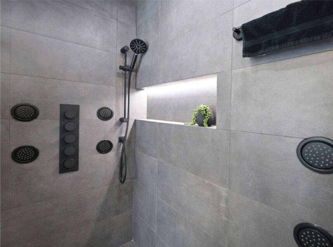 An Ultra-Luxurious Primary Suite: RIVERSIDE CONSTRUCTION HELMS HIGH-END ...